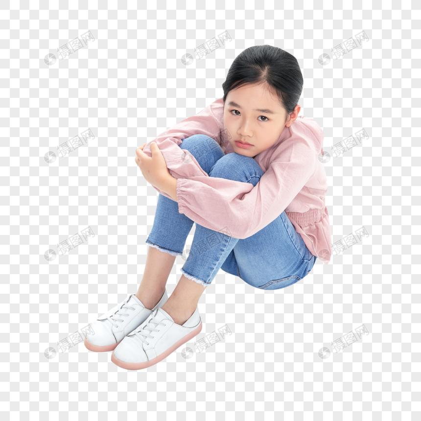 小女孩蹲在地上幼儿园小女孩睡觉 伤感说说吧