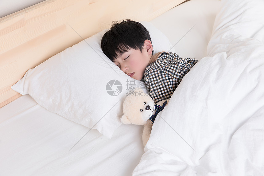 睡觉的小男孩高清图片下载 正版图片501145660 摄图网