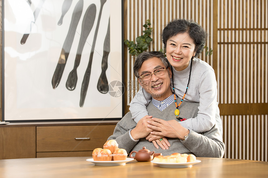 老年夫妻相依相伴高清图片下载 正版图片501167435 摄图网