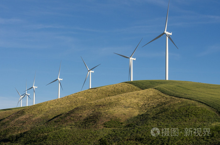 山上的风力发电机海上风力发电机 伤感说说吧
