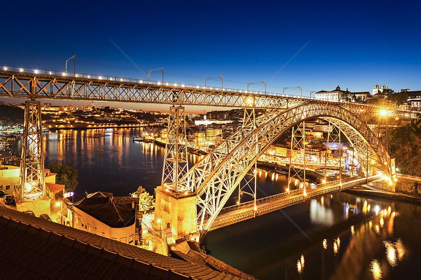 多姆路伊桥座金属拱桥,横跨波尔图市葡萄牙维拉诺瓦德加亚市的杜洛河高清图片下载-正版图片300007053-摄图网