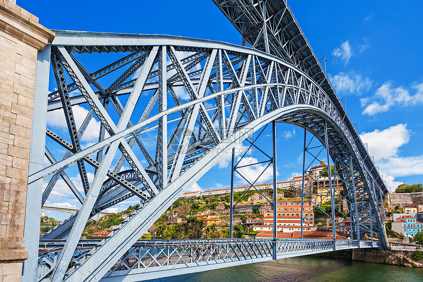 多姆路伊桥座金属拱桥,横跨波尔图市葡萄牙维拉诺瓦德加亚市的杜洛河高清图片下载-正版图片300653319-摄图网