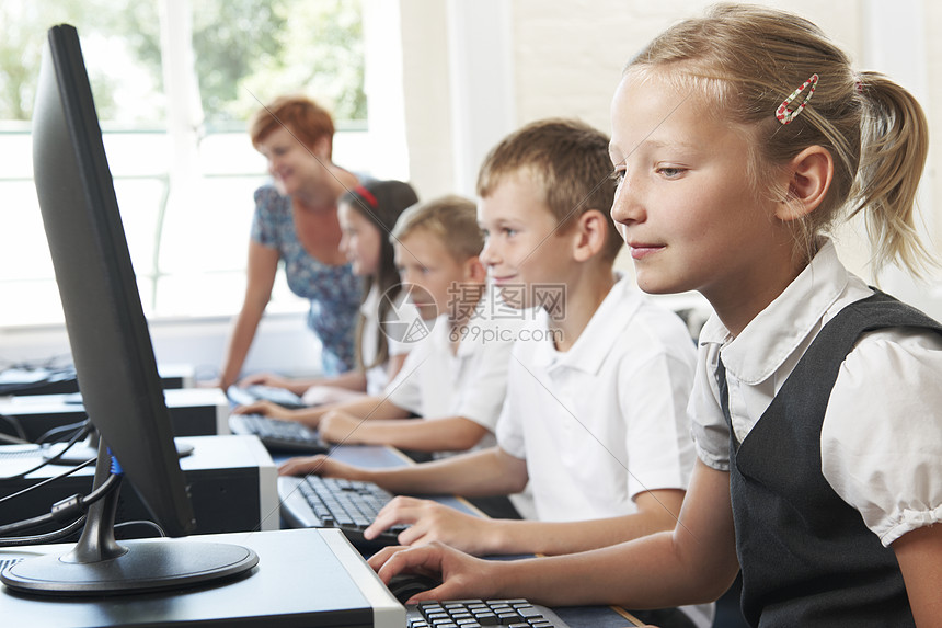 群小学生计算机老师上课高清图片下载-正版图片300842786-摄图网