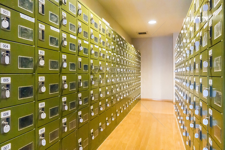 更衣室里的排储物柜更衣室高清图片下载-正版图片300855945-摄图网