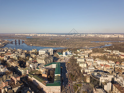 个阳光明媚的早晨,基辅乌克兰波多尔区的景观景观聂伯河波多斯基桥的建造无人机摄影鸟瞰聂伯河波多斯基区,基辅高清图片下载-正版图片 ...