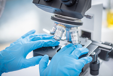 用显微镜实验室进行研究,现代技术高清图片下载-正版图片300887025-摄图网
