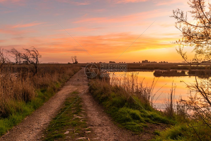 亚维罗奥瓦尔波图加的日落高清图片下载-正版图片303438087-摄图网