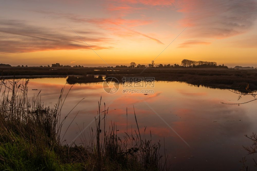 亚维罗奥瓦尔波图加的日落高清图片下载-正版图片303438089-摄图网