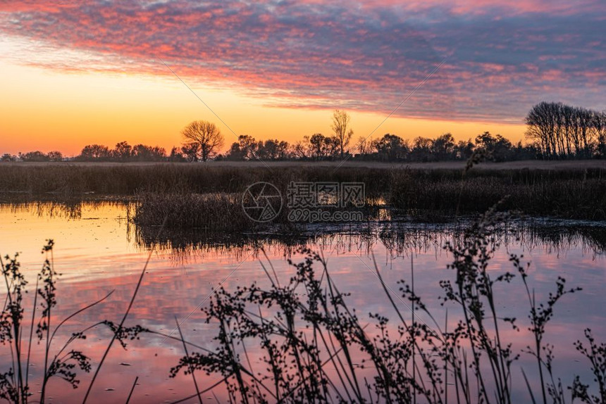亚维罗奥瓦尔波图加的日落高清图片下载-正版图片303575817-摄图网