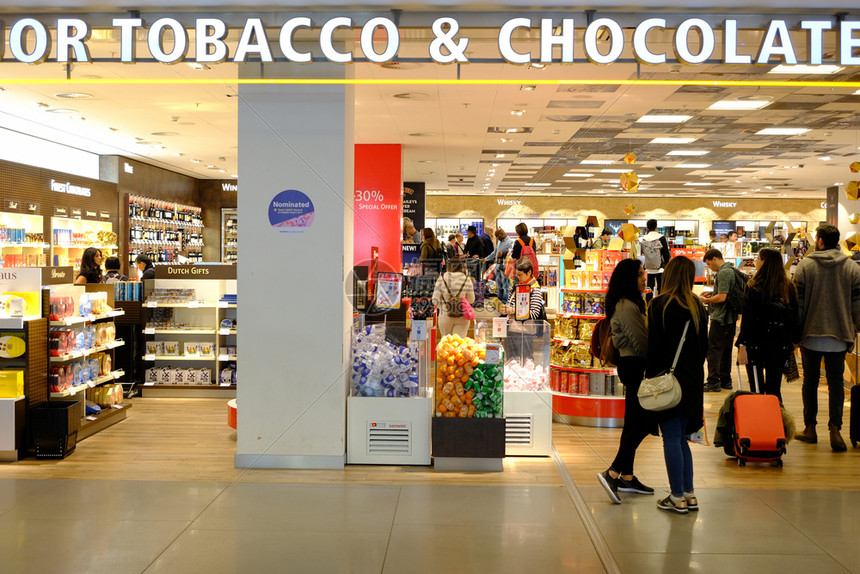 2017年月日在阿姆斯特丹Schiphol机场候站旅行者高清图片下载-正版图片304374740-摄图网