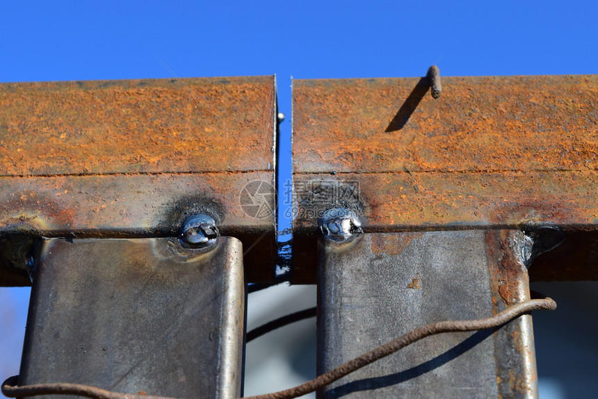 俄罗斯Poltavskaya村2017年9月6日收获向葵的机器收获向日葵的机器高清图片下载-正版图片307089214-摄图网