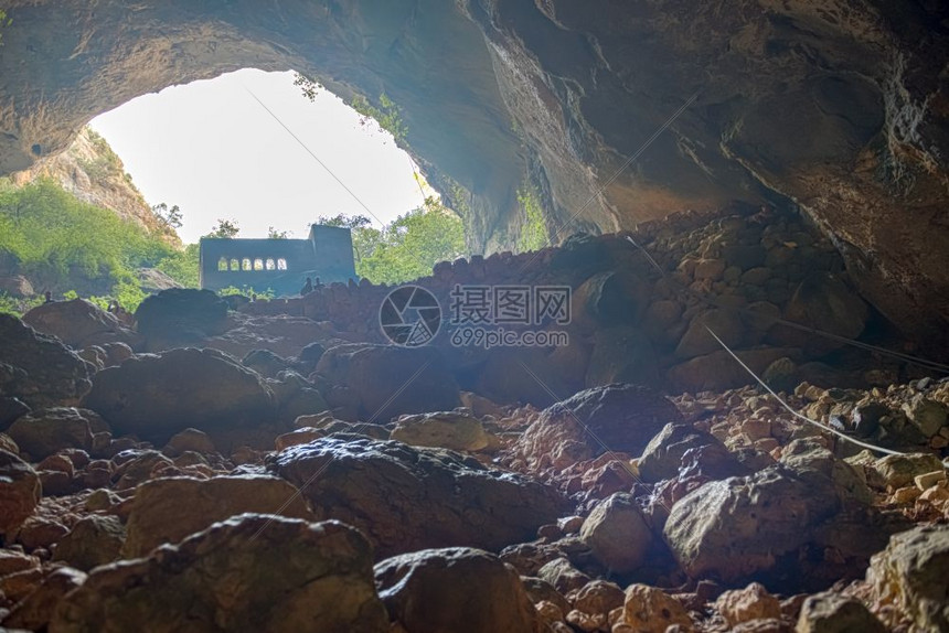 圣母玛利亚教堂由圣保鲁斯建造位于西里夫克的查斯姆天堂洞穴内墨辛土耳其圣保鲁斯建造的母玛利亚教堂位于天洞穴内高清图片下载-正版图片 ...