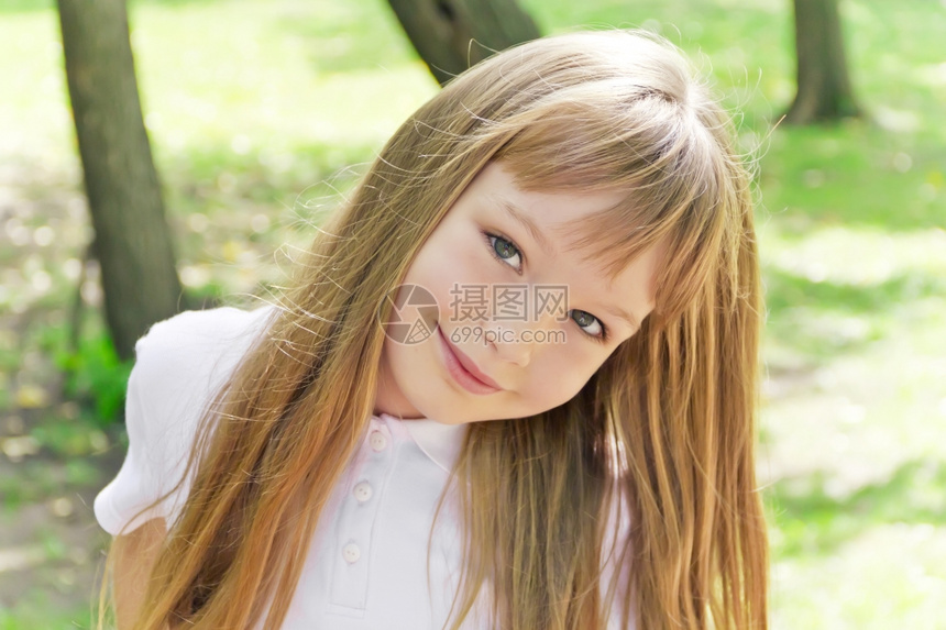可爱女孩的照片高清图片下载-正版图片307505569-摄图网