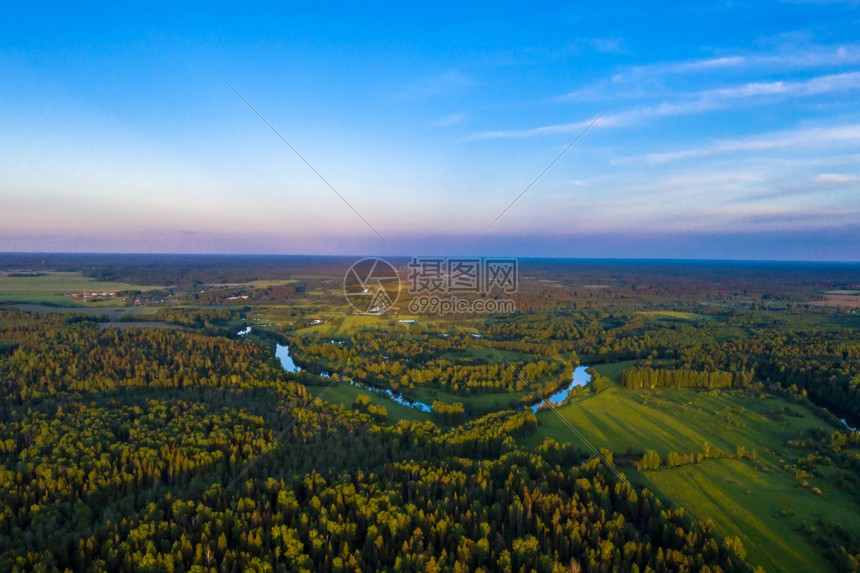 云伊万诺沃俄罗斯Ivanovo地区Theza河夜间阳光下俄罗斯Ivanovo地区从无人机拍摄的照片萨高清图片下载-正版图片307548908-摄图网