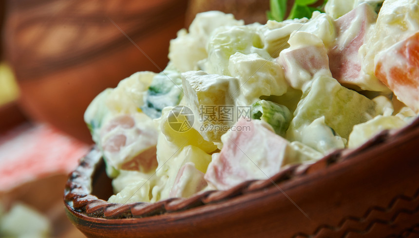 混合开胃菜Rosols拉脱维亚马铃薯沙拉脱维亚烹饪传统菜类顶视蛋黄酱高清图片下载-正版图片307564991-摄图网