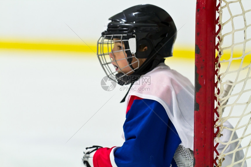 儿童玩冰上冰曲棍球高清图片下载-正版图片307603259-摄图网