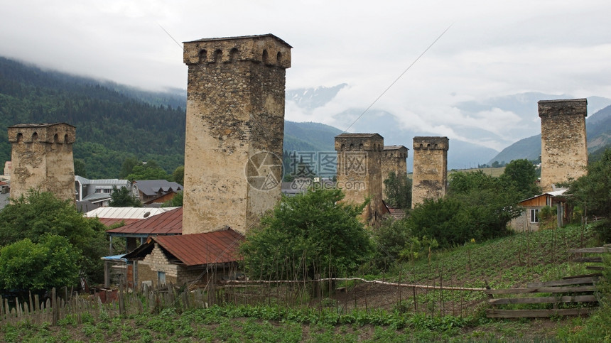 城市风景山格鲁吉亚斯韦奈提格鲁吉欧洲梅斯蒂的全景高清图片下载-正版图片307605204-摄图网
