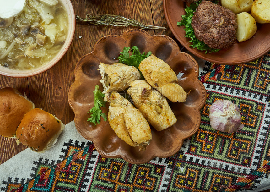 新鲜的最佳Kruchenyky带蔬菜填料的肉卷乌克兰烹饪传统各种菜盘TopView食物高清图片下载-正版图片307641825-摄图网