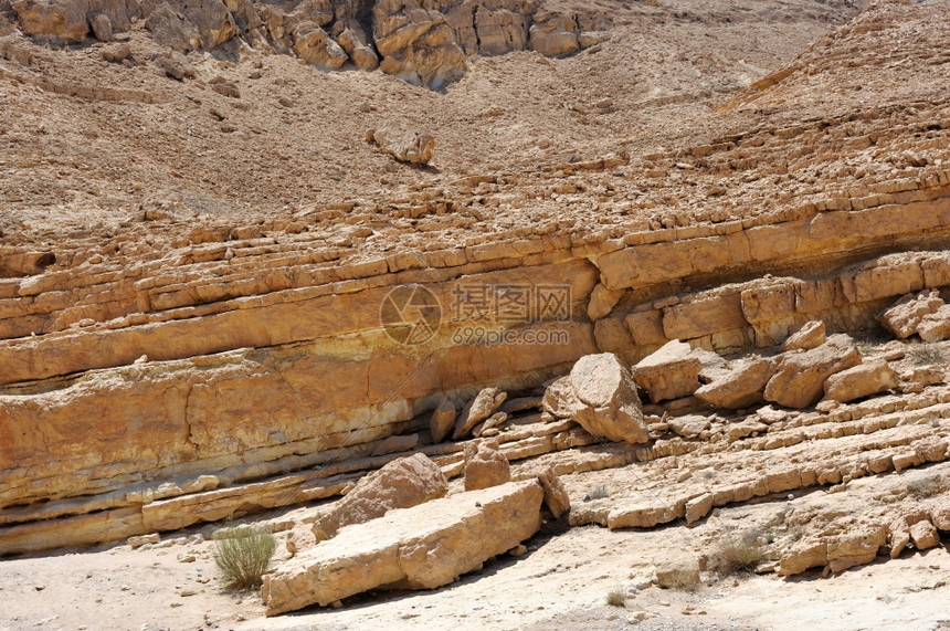 以色列独特的弹坑MakhteshRamon的石块地质学天空内盖夫高清图片下载-正版图片307690803-摄图网