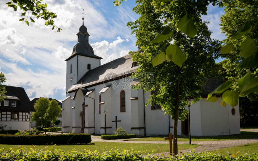 乡村的钟德国施马伦堡Sauerland村Oberkirchen教区堂地点高清图片下载-正版图片308000474-摄图网