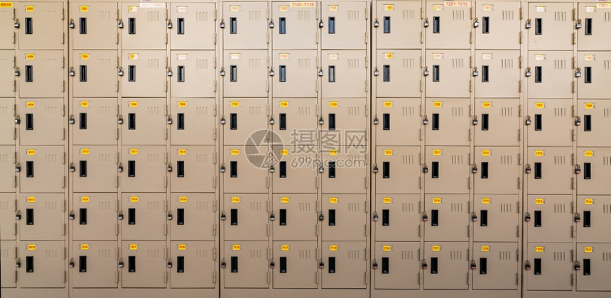 大学更衣室的储物柜高清图片下载-正版图片308038426-摄图网