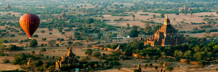 黄色的废墟薄雾一个气球飞过巴根缅的BaganBalloon横跨Bagan的令人惊叹风景高清图片下载-正版图片308056758-摄图网