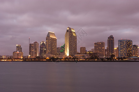 圣地亚哥景观建筑物建筑学天际反射旅游码头城市场景多云高清图片下载-正版图片320136169-摄图网