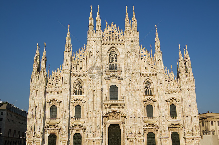 米兰大教堂 Duomo尖塔大理石青铜教会建筑学艺术品雕像纪念碑宗教城市高清图片下载-正版图片320357822-摄图网