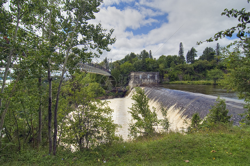 加拿大魁北克省 蒙特利尔瀑布楼梯农村天空旅游吸引力旅行瀑布高清图片下载-正版图片320470825-摄图网