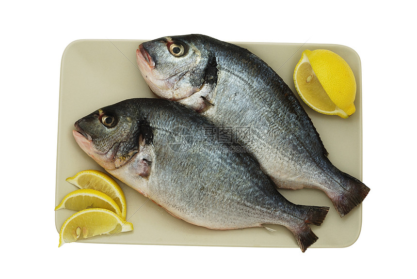 盘子上两条生鱼高清图片下载-正版图片320586992-摄图网