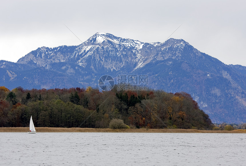 德国Chiemsee湖的一个岛屿高清图片下载-正版图片320641475-摄图网