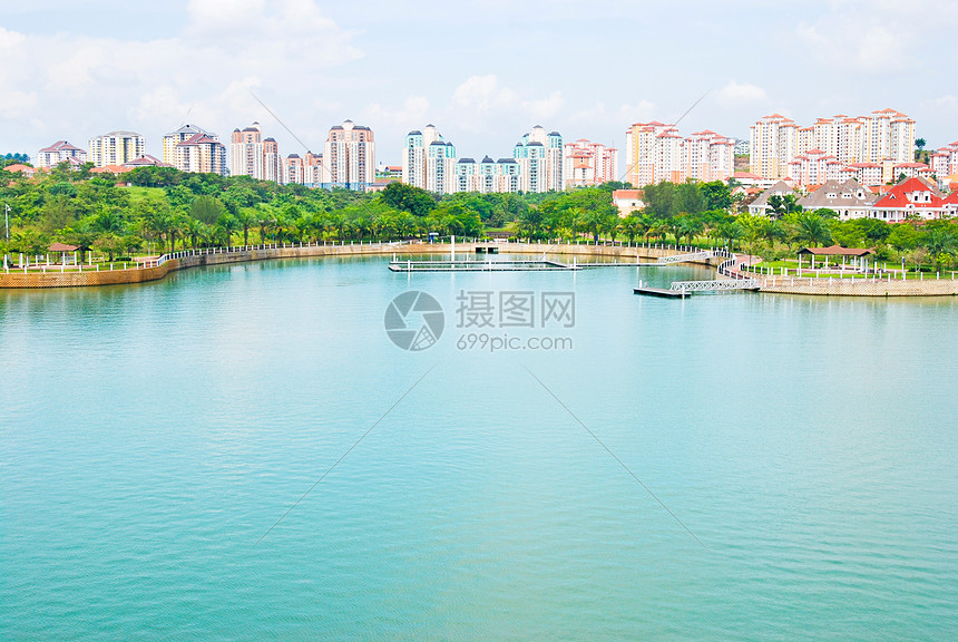 富多彩的新建筑和普特拉湖高清图片下载-正版图片320670695-摄图网