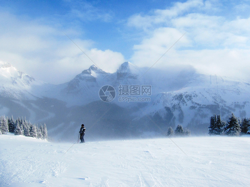 山上暴风雪高清图片下载-正版图片320678038-摄图网