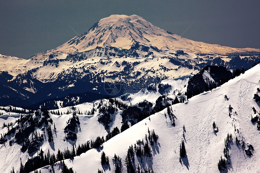 圣亚当斯雪山和海脊线公吨高山旅行火山远景脊线雪山岩石风景首脑高清图片下载-正版图片320943332-摄图网
