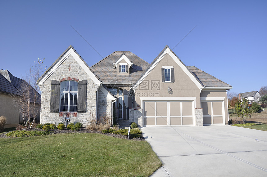 美国人家园建造住房财产房地产住宅建筑学院子建筑房子邻里高清图片下载-正版图片321080024-摄图网