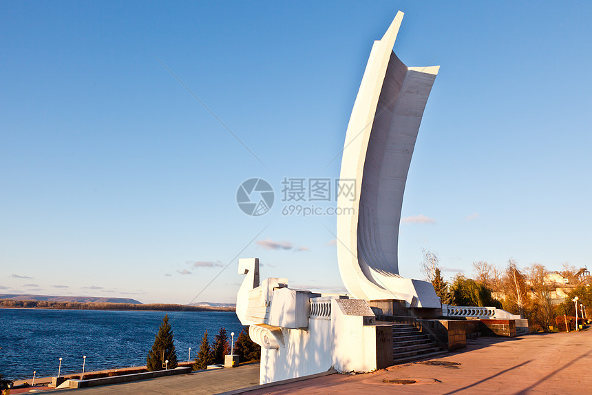俄罗斯萨马拉伏尔加河堤岸上的Stella Rook石头银行蓝色城市地标旅游支撑海滩生态纪念馆高清图片下载-正版图片321150949-摄图网