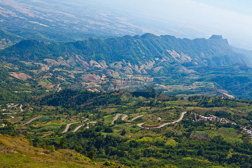 山中的道路岩石登山风景高地旅行阳光天空爬坡地标森林高清图片下载-正版图片321248496-摄图网