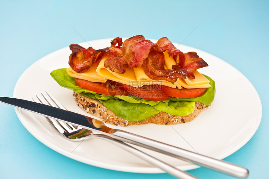 打开 blt 三明治刀具叶子杂粮美食面包猪肉午餐早餐小吃盘子高清图片下载-正版图片321304504-摄图网