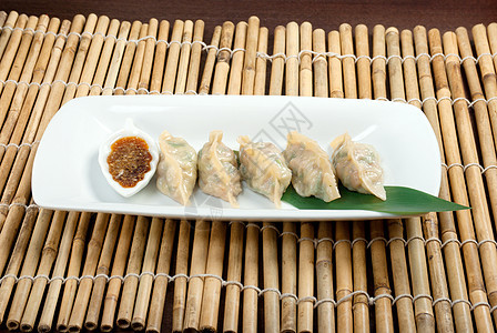 Gyoza 调用迪姆兼调用电话午餐盘子饺子宏观食物油炸蔬菜点心烹饪美食高清图片下载-正版图片321553418-摄图网