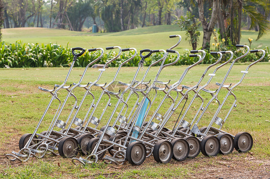 手制高尔夫Trolley车轮游戏草地国家金属假期运动球道娱乐树木高清图片下载-正版图片321592162-摄图网