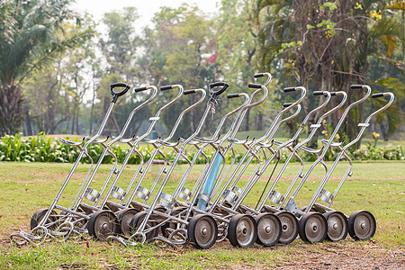手制高尔夫Trolley车轮游戏草地国家金属假期运动球道娱乐树木高清图片下载-正版图片321592162-摄图网