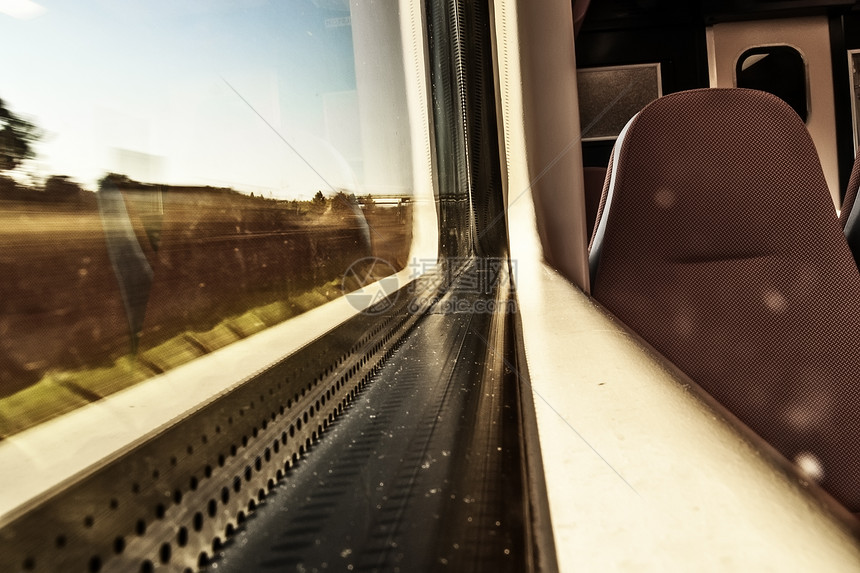 列车开动高清图片下载-正版图片321597715-摄图网