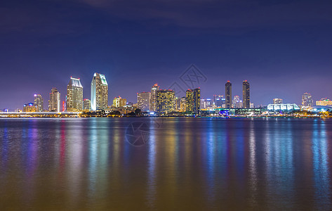 圣地亚哥天际景观码头摩天大楼海洋反射建筑学地标场景树木全景高清图片下载-正版图片321889721-摄图网