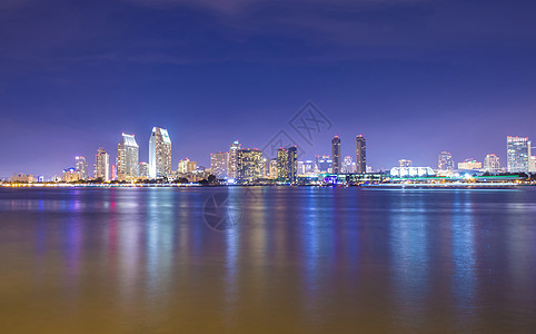 圣地亚哥天际景观码头摩天大楼海洋反射建筑学地标场景树木全景高清图片下载-正版图片321889721-摄图网