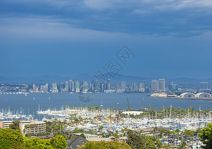 圣地亚哥天际景观码头摩天大楼海洋反射建筑学地标场景树木全景高清图片下载-正版图片321889721-摄图网
