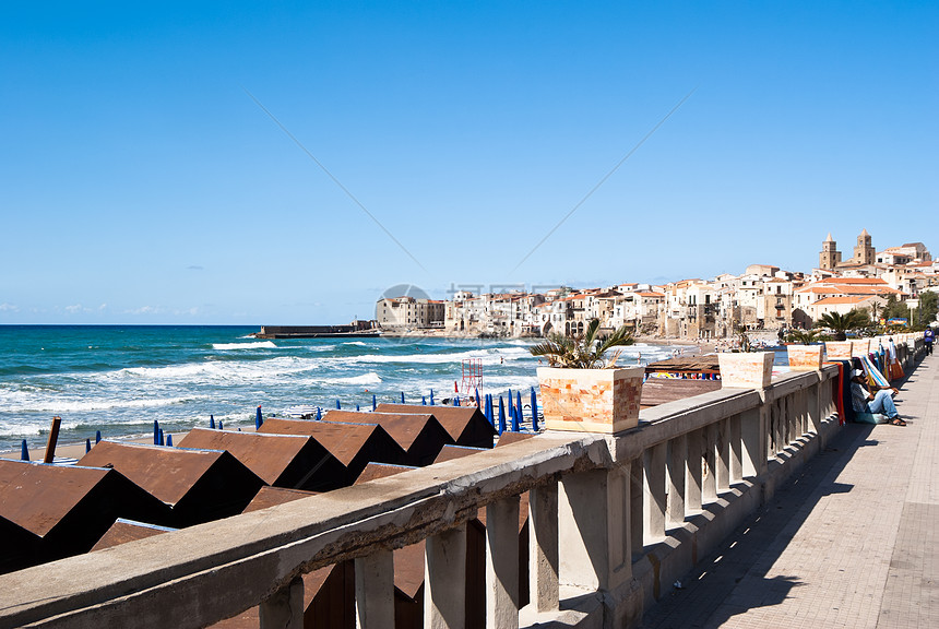 cefalu 西西里岛海滩反射海岸教会岩石建筑学爬坡中心港口支撑海湾高清图片下载-正版图片321907526-摄图网