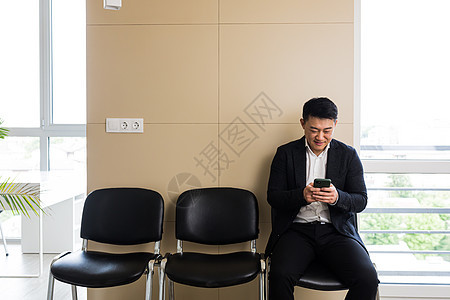 在白色背景上排队等候的人高清图片下载-正版图片504576794-摄图网