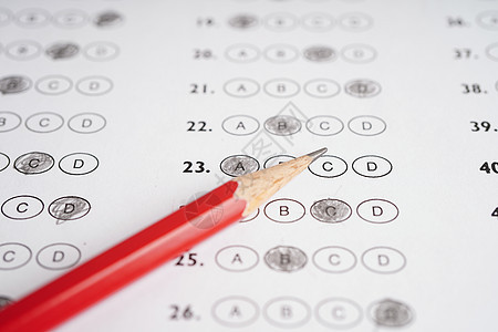 文字书写文本测验展示短期测试评估考试以量化您的知识的商业照片彩色小猪钱银行和硬币在狭缝中带有高清图片下载-正版图片505943320-摄图网