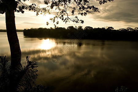 森林深处的湖在热门旅游路线上称为拉古纳佛得角2014年5日在萨尔瓦多的Rutadelas高清图片下载-正版图片506636596-摄图网