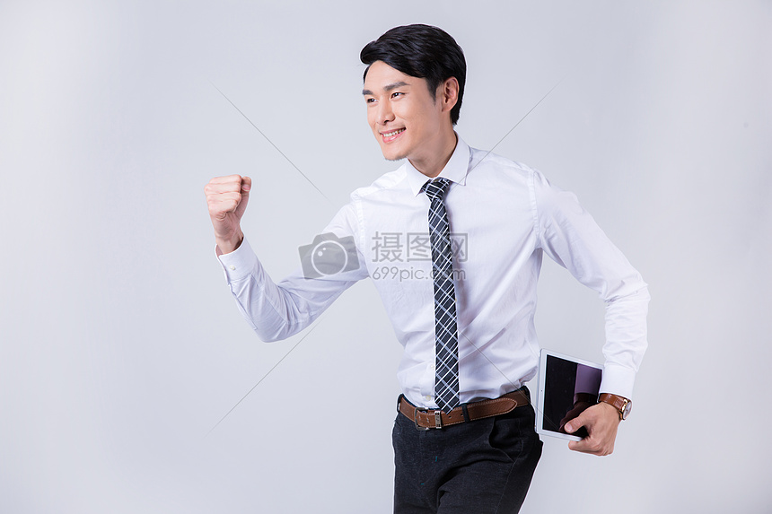 商务男士拿着电脑庆祝成功高清图片下载-正版图片500337674-摄图网